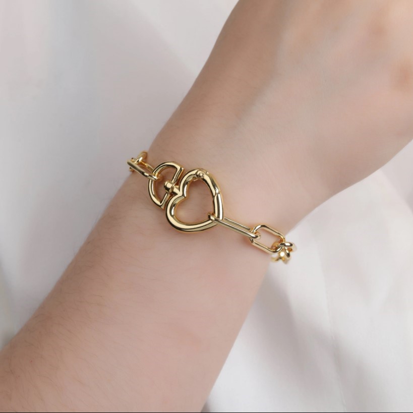 Gold-Plated Paper Clip Heart Lock Bracelet – Elegant and Versatile ...